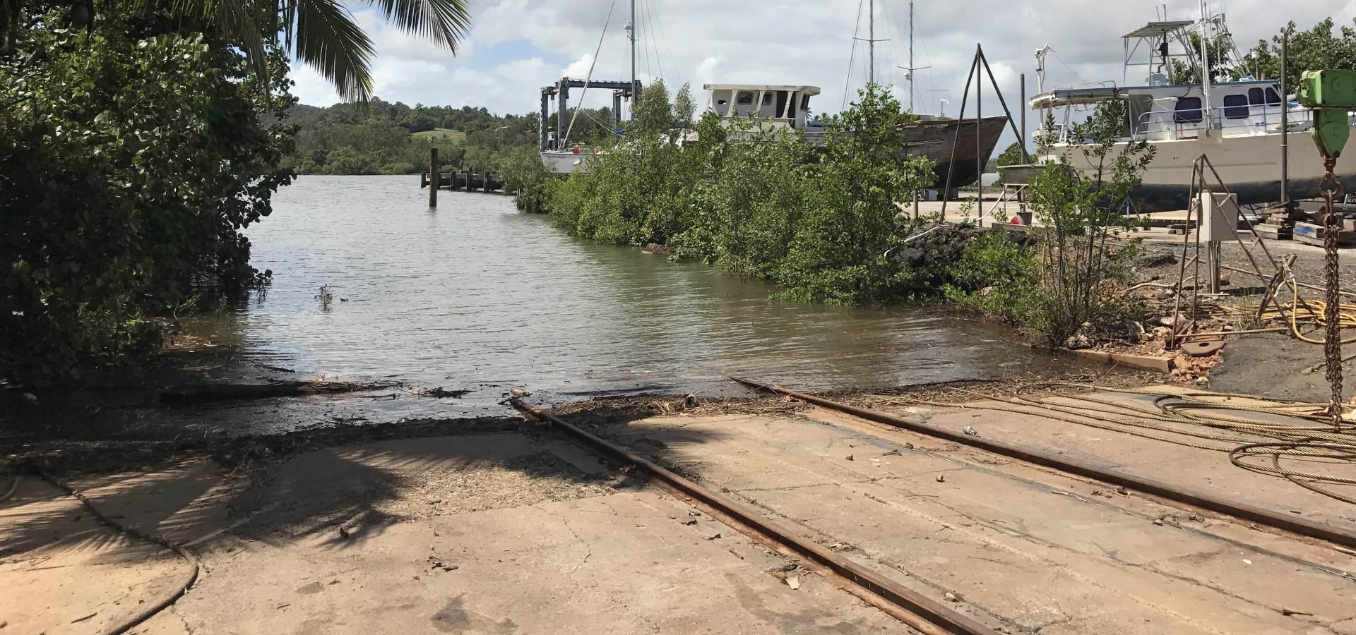 Home [flyingfishpointslipway.com]